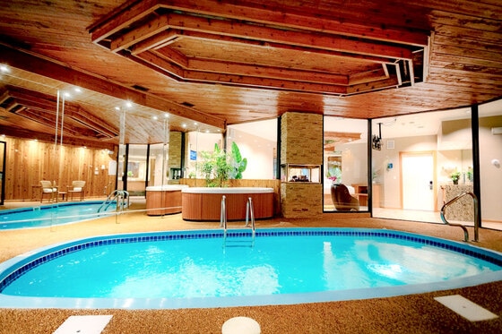 Sybaris Pool Suites Mequon: Pool & Spa Day Pass Mequon | ResortPass