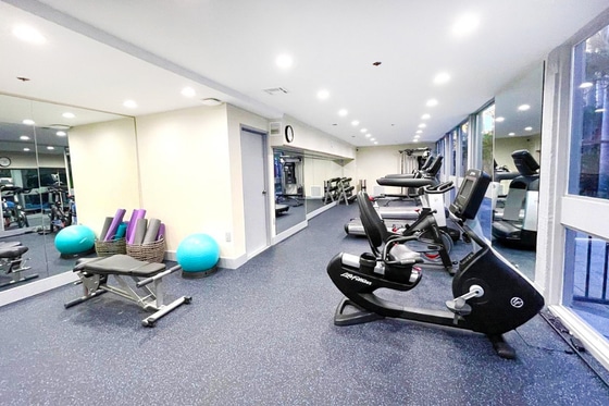 Atrium Hotel: Pool & Spa Day Pass Irvine | ResortPass