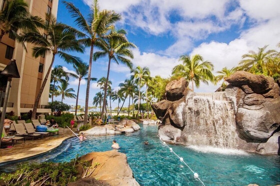 Hilton Hawaiian Village Waikiki Beach Resort: Pool & Spa Day Pass ...