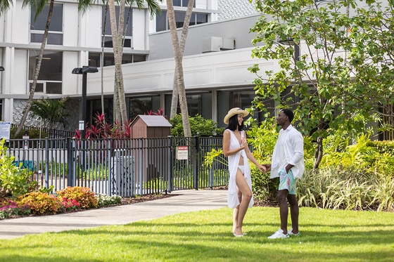 Miami Airport Marriott: Pool & Spa Day Pass Miami | ResortPass