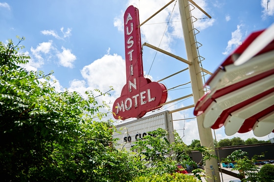 Austin Motel: Pool & Spa Day Pass Austin | ResortPass