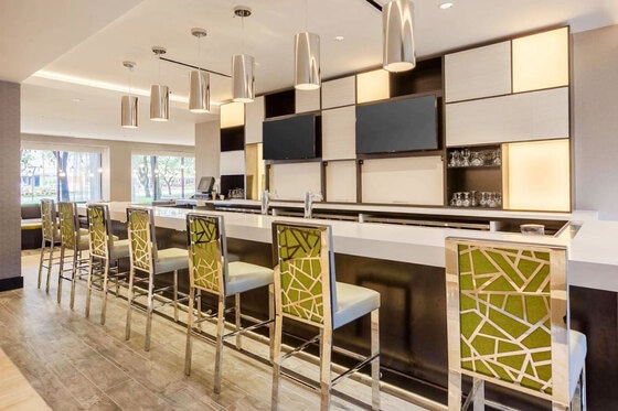 DoubleTree by Hilton Hotel & Suites Houston by the Galleria: Pool & Spa ...