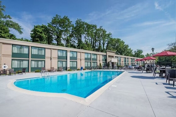 Hotel MTK Mount Kisco: Pool & Spa Day Pass New York | ResortPass