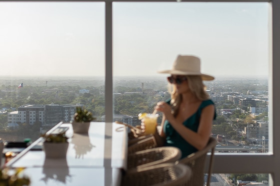 Omni Austin Hotel Downtown: Pool & Spa Day Pass Austin | ResortPass