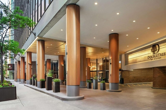 DoubleTree by Hilton Hotel Chicago - Magnificent Mile: Pool & Spa Day ...