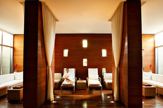 Naples Grande Beach Resort: Pool & Spa Day Pass Naples | ResortPass