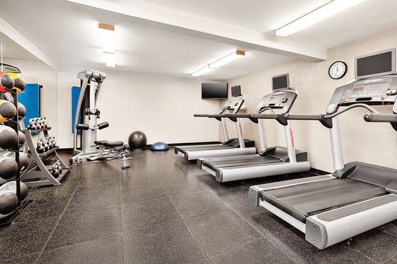 Radisson Hotel Sunnyvale: Pool & Spa Day Pass Sunnyvale | ResortPass