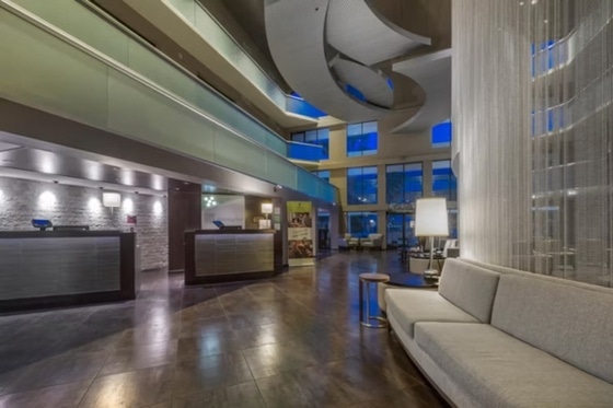 Holiday Inn & Suites Phoenix Airport North: Pool & Spa Day Pass Phoenix ...