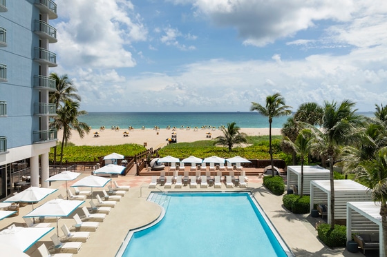 The Singer Oceanfront Resort, Curio Collection by Hilton: Pool & Spa ...