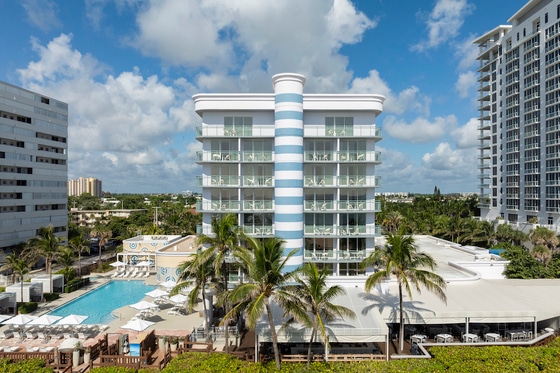 The Singer Oceanfront Resort, Curio Collection by Hilton: Pool & Spa ...