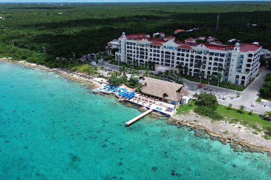 The Money Bar Beach Club: Pool & Spa Day Pass Cozumel | ResortPass