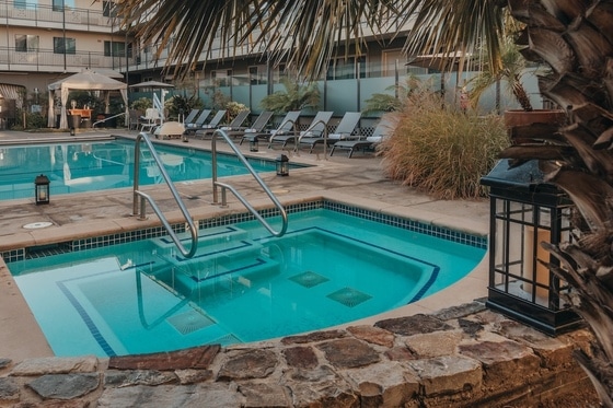 Marin Suites Hotel: Pool & Spa Day Pass Corte Madera | ResortPass