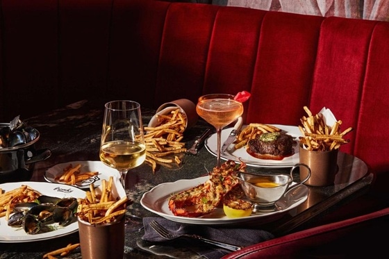 Hilton Toronto: Pool & Spa Day Pass Toronto | ResortPass