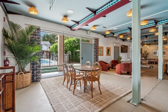 Starlight Motor Inn: Pool & Spa Day Pass Charleston | ResortPass